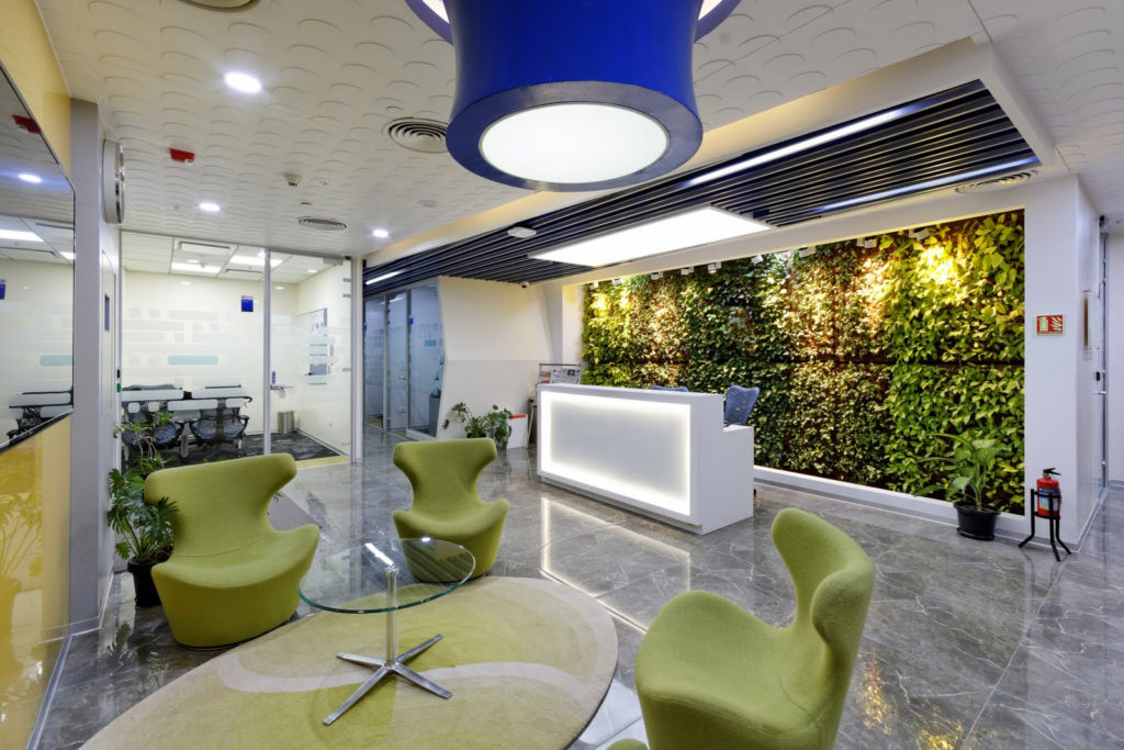 Green Walls - A Cool Design Accent For Offices With Personality